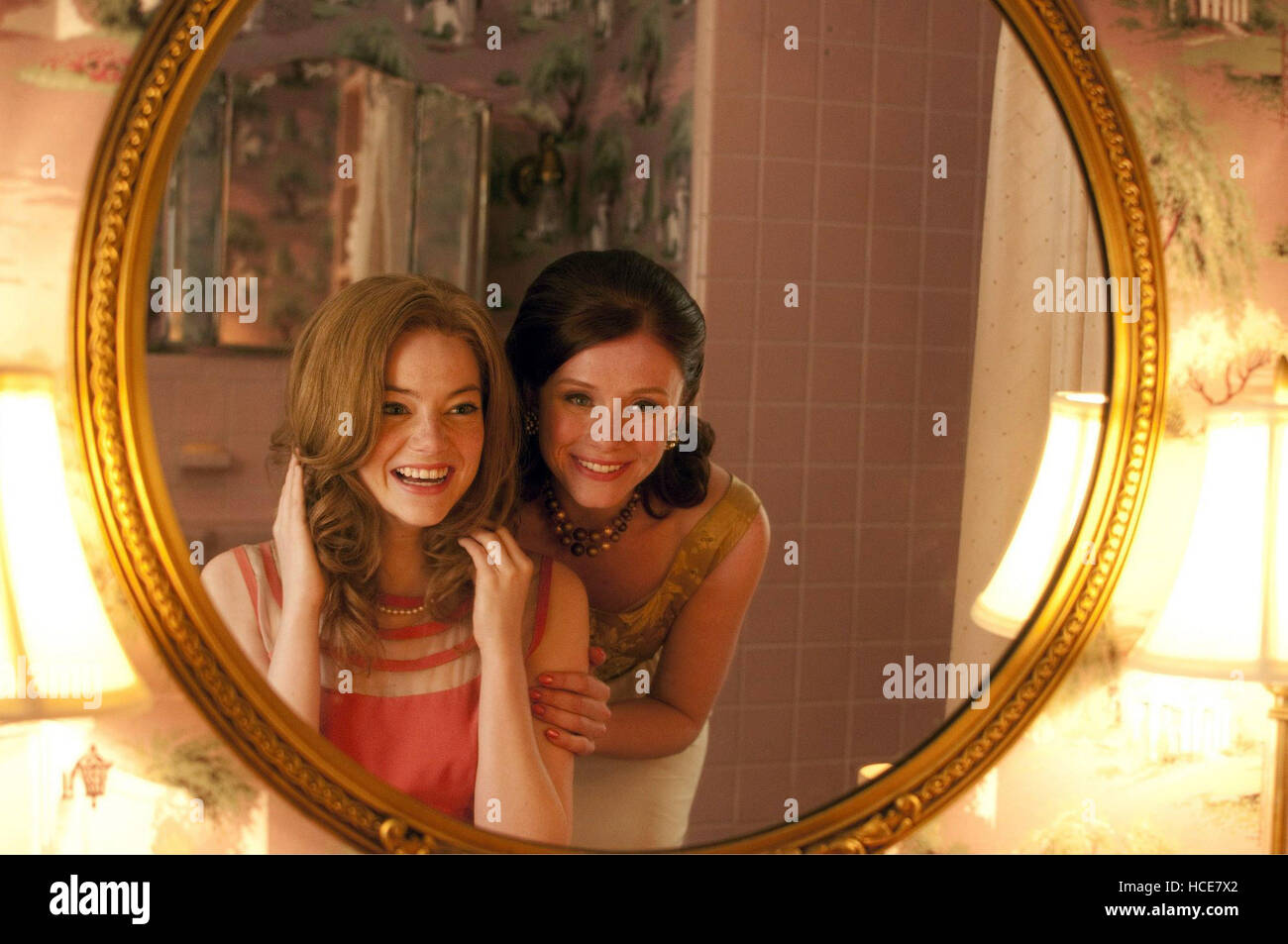 THE HELP, from left: Emma Stone, Bryce Dallas Howard, 2011. ph: Dale ...