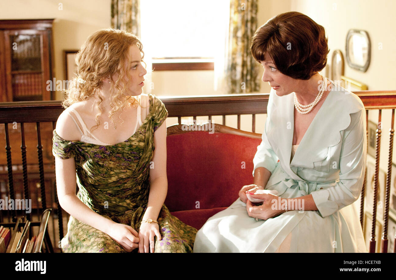 THE HELP, from left: Emma Stone, Allison Janney, 2011. ph: Dale ...