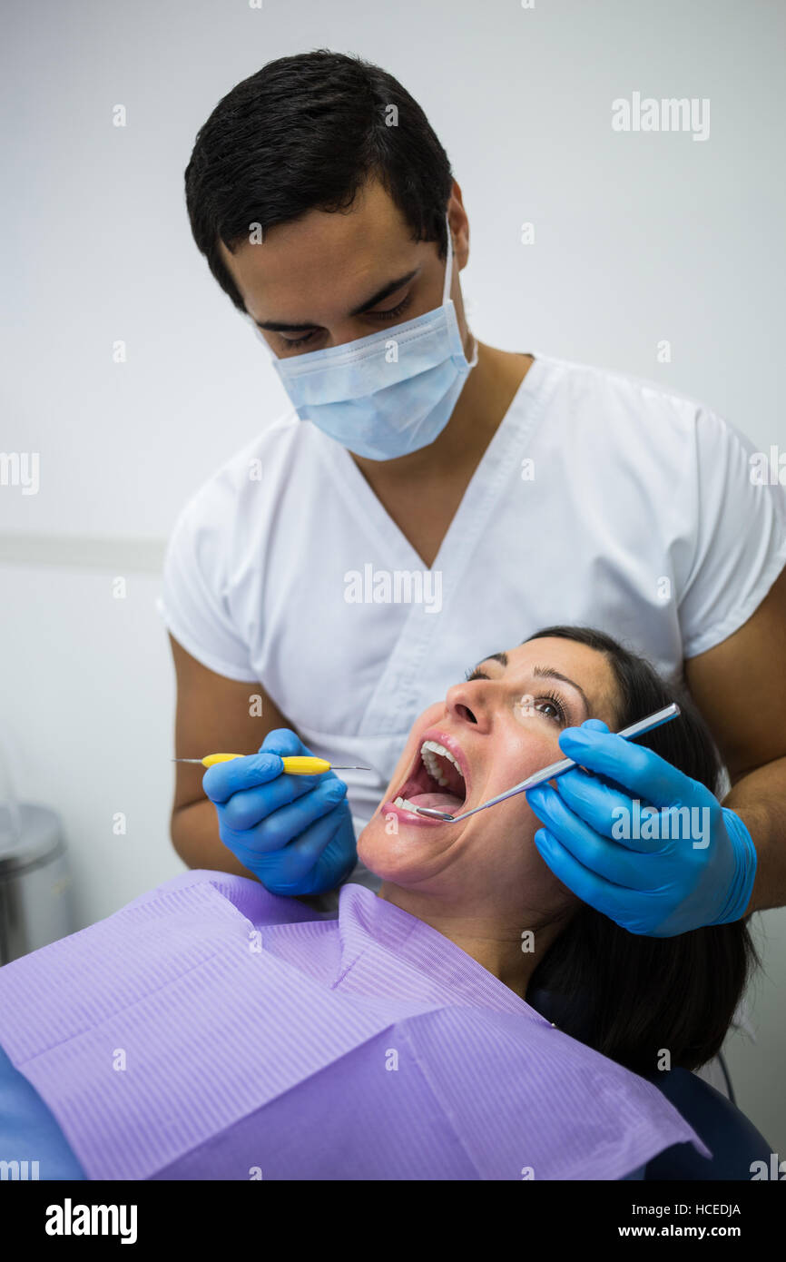 Female dentist talking woman hi-res stock photography and images - Alamy