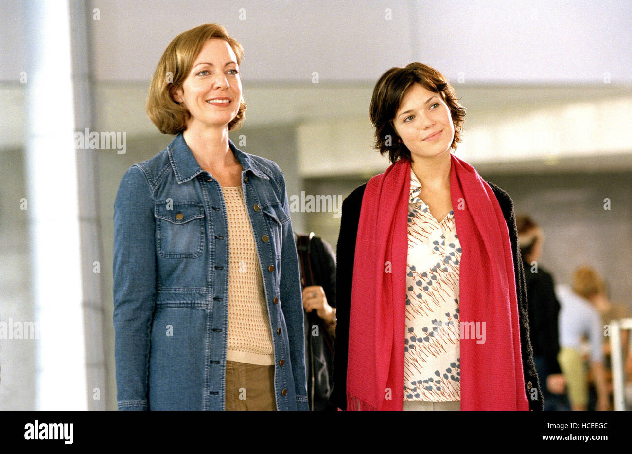 HOW TO DEAL, Allison Janney, Mandy Moore, 2003, (c) New Line/courtesy ...