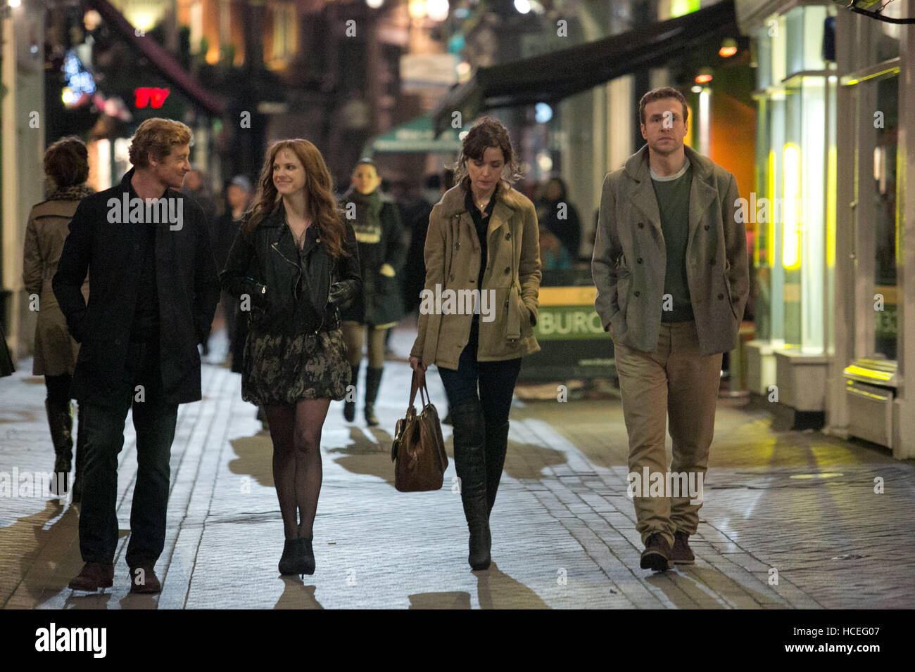 I GIVE IT A YEAR, from left: Simon Baker, Anna Faris, Rose Byrne, Rafe ...