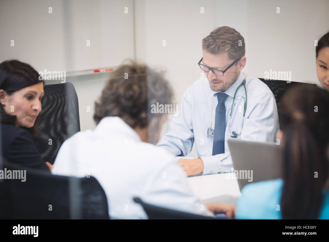 Team of doctors in meeting Stock Photo - Alamy