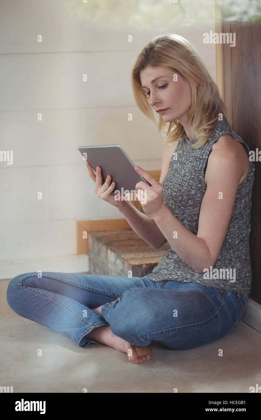 Beautiful woman tablet computer relaxing hi-res stock photography and ...
