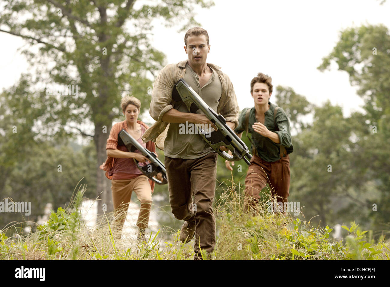 INSURGENT, (aka THE DIVERGENT SERIES: INSURGENT), from left: Shailene ...