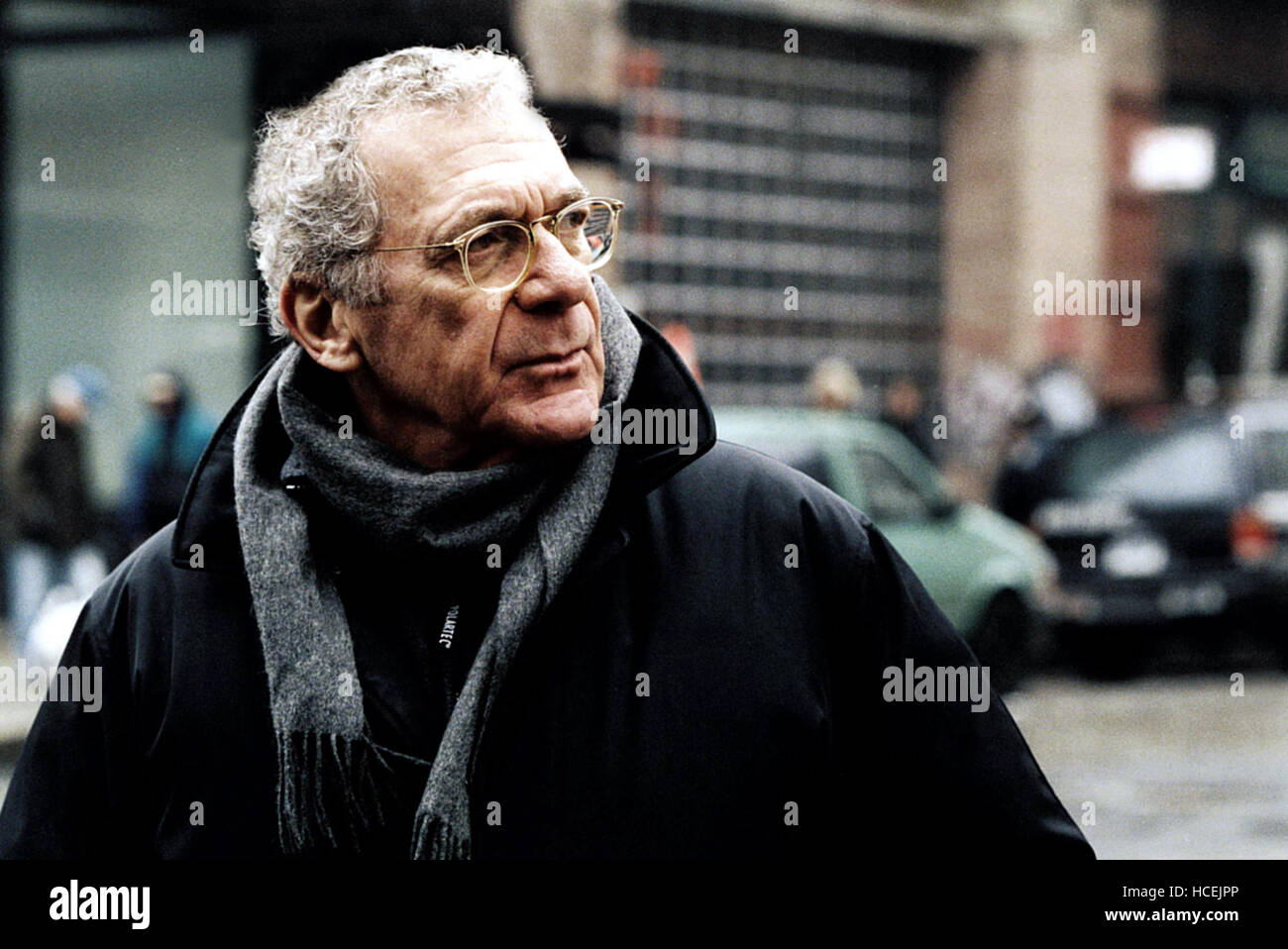 THE INTERPRETER, director Sydney Pollack on set, 2005, © Universal ...