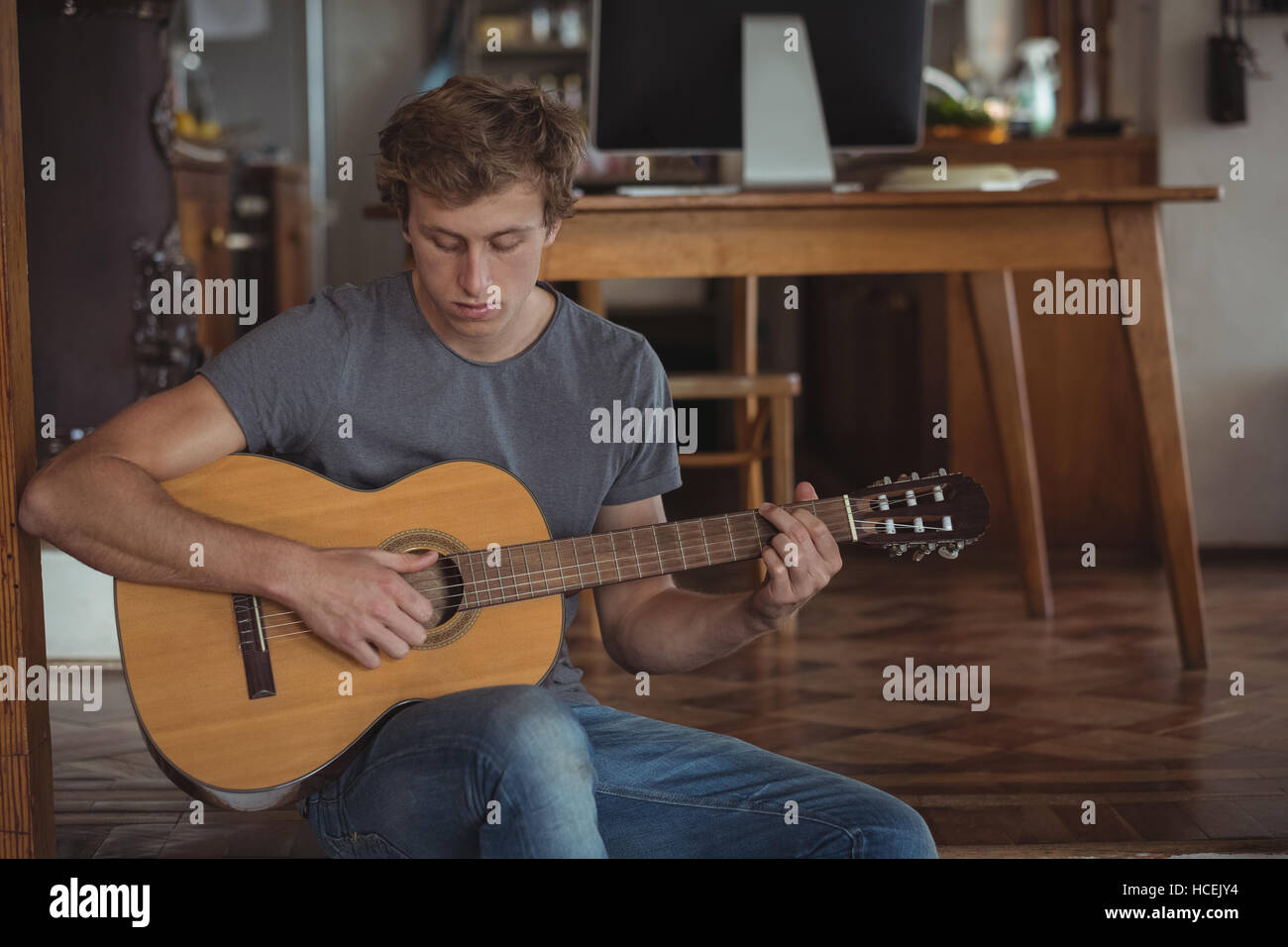 Man playing been hi-res stock photography and images - Alamy