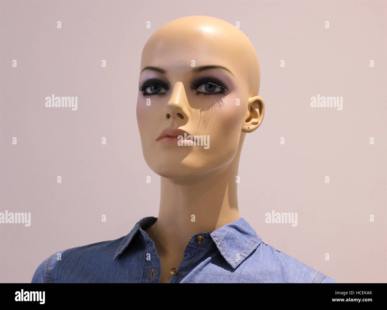 Retail store mannequin display hi-res stock photography and images - Alamy