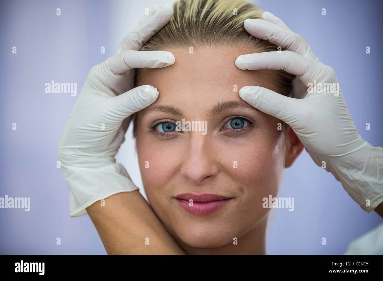 Doctor examining female patients face from cosmetic treatment Stock ...