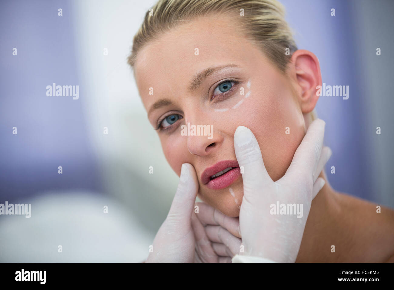 Doctor examining female patients face for cosmetic treatment Stock ...