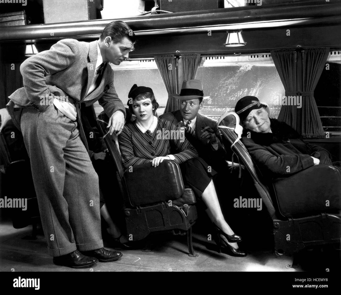 IT HAPPENED ONE NIGHT, Clark Gable, Claudette Colbert, Roscoe Karns ...