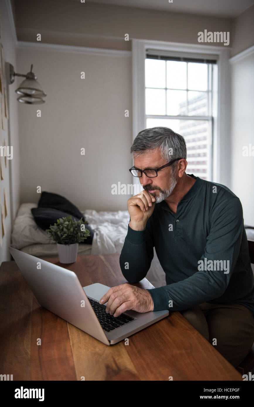 Laptop living room hi-res stock photography and images - Alamy