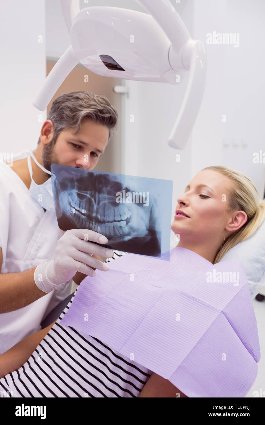 Dentist showing x-ray to the patient Stock Photo - Alamy