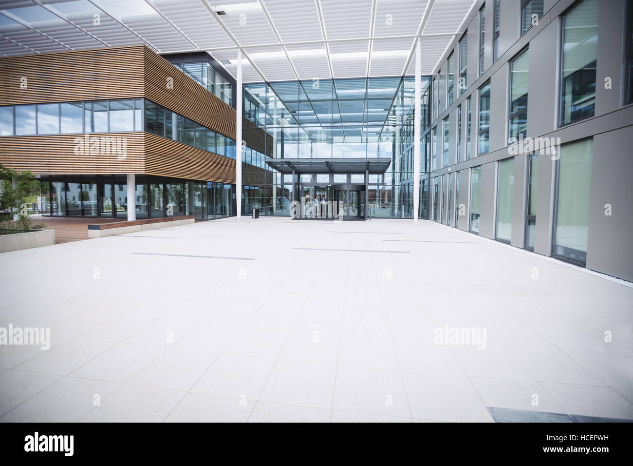 Modern office building hi-res stock photography and images - Alamy