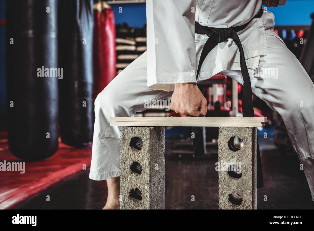 Karate player breaking wooden plank Stock Photo - Alamy Karate player breaking wooden plank Stock Photo - Alamy