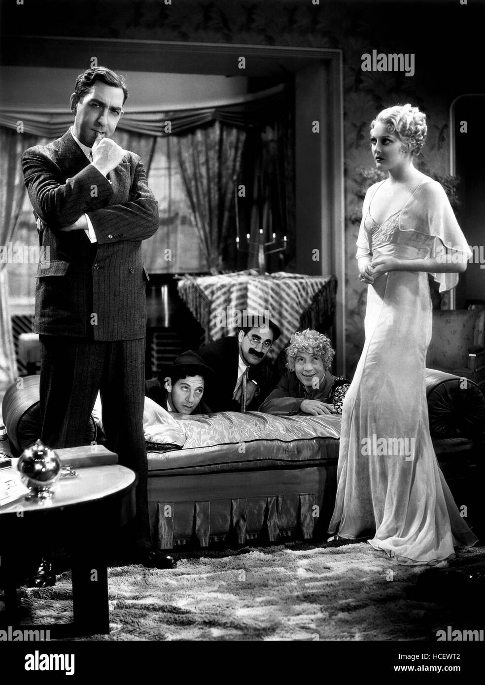 HORSE FEATHERS, from left: David Landau, Chico Marx, Groucho Marx ...