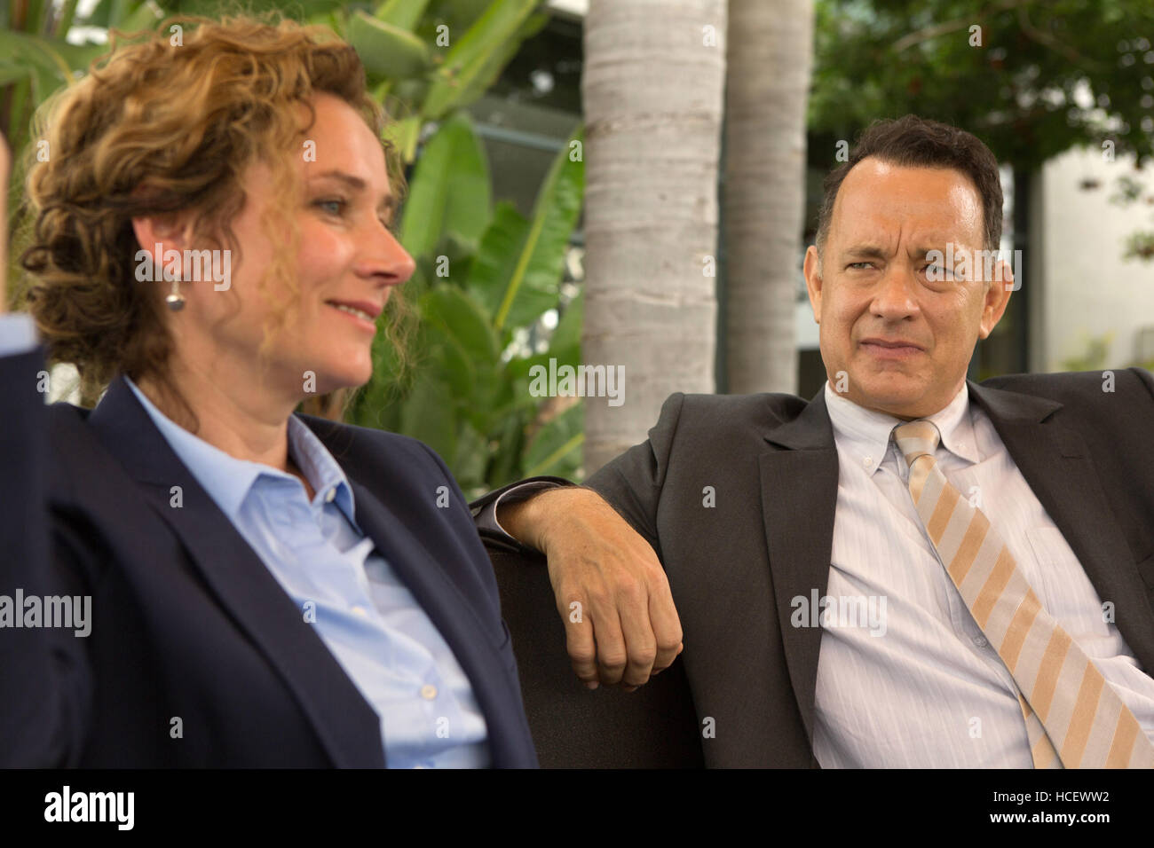 A HOLOGRAM FOR THE KING, from left: Sidse Babett Knudsen, Tom Hanks ...