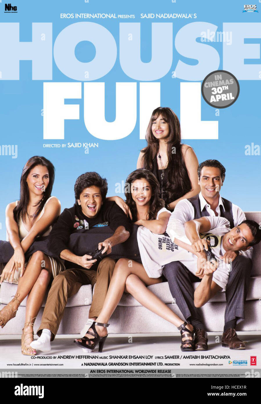 HOUSE FULL, l-r: Lara Dutta, Ritesh Deshmukh, Deepika Padukone, Jiah ...