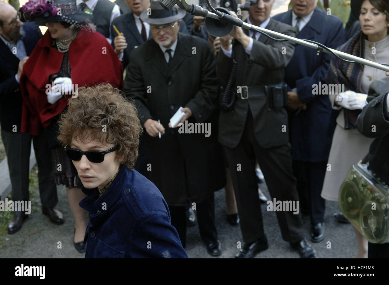 I'M NOT THERE, Cate Blanchett as Bob Dylan (front), 2007. ©Weinstein ...