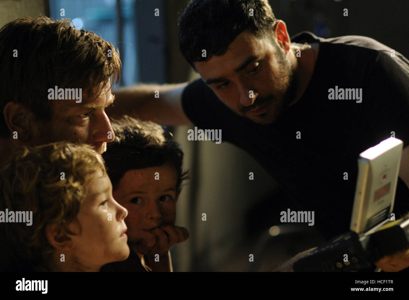 THE IMPOSSIBLE, Samuel Joslin, Ewan McGregor, Oaklee Pendergast ...