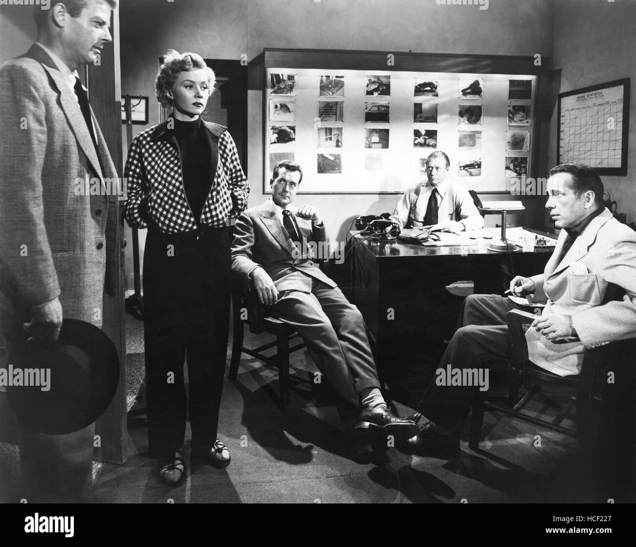 IN A LONELY PLACE, from left: William ching, Gloria Grahame, Frank ...