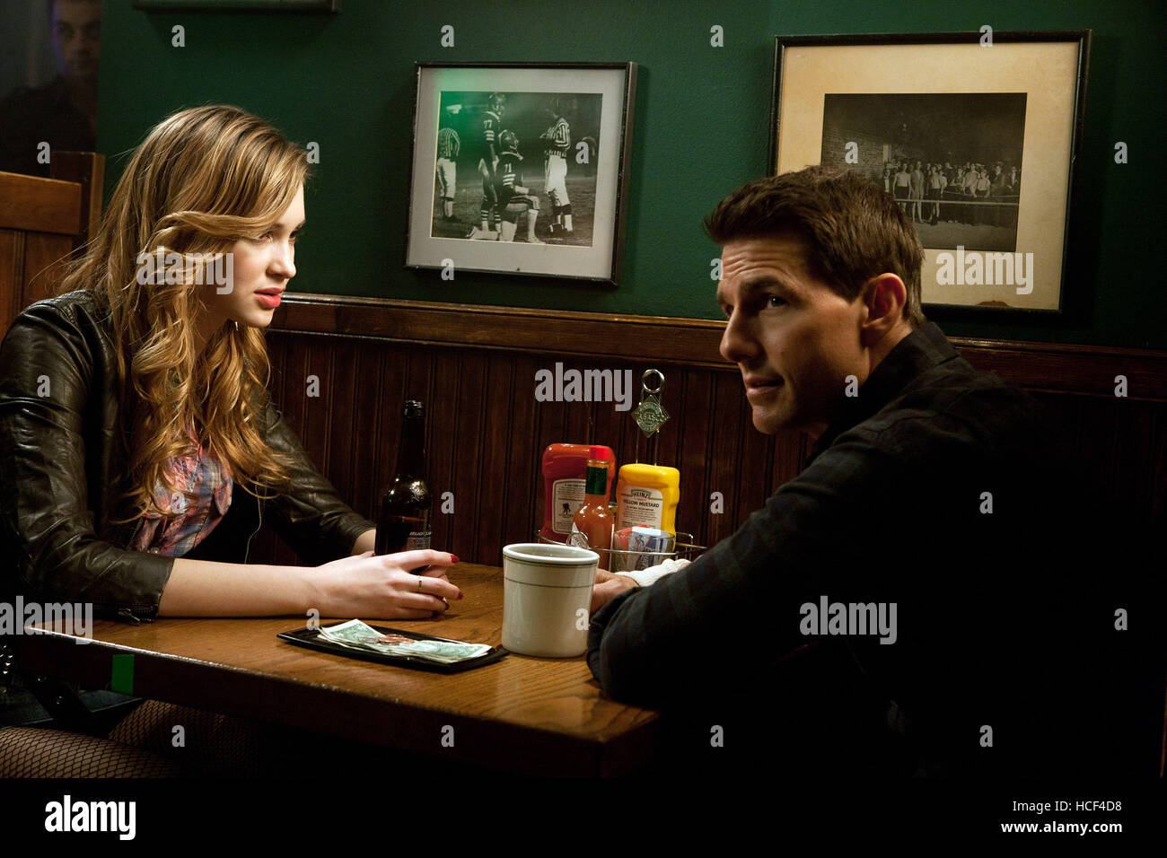JACK REACHER, from left: Alexia Fast, Tom Cruise, 2012. ph: Karen ...