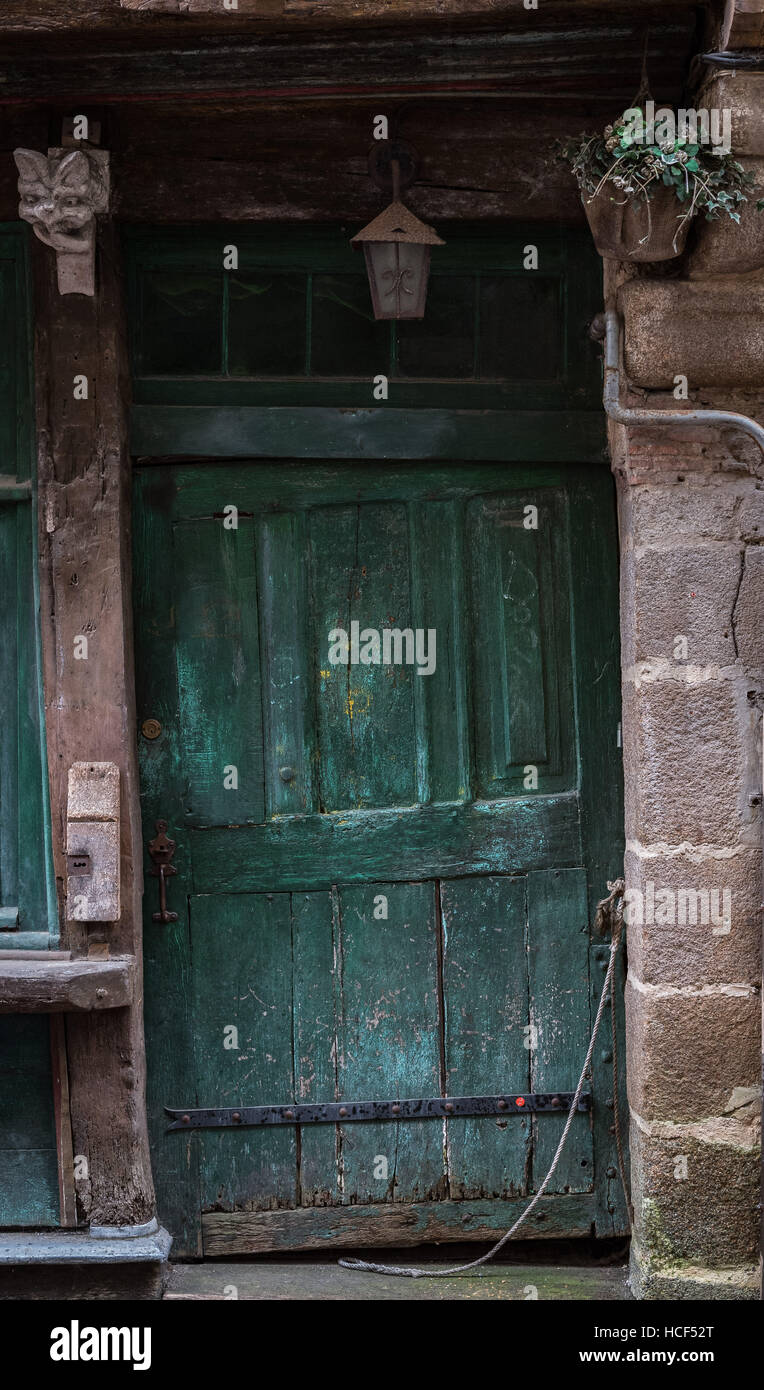 Twisted timber hi-res stock photography and images - Alamy