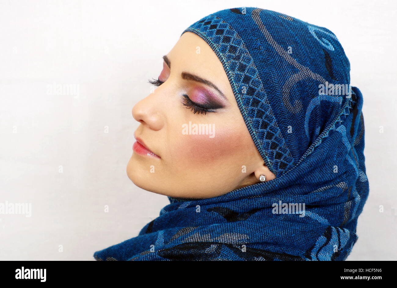 pretty muslim girl portrait Stock Photo - Alamy