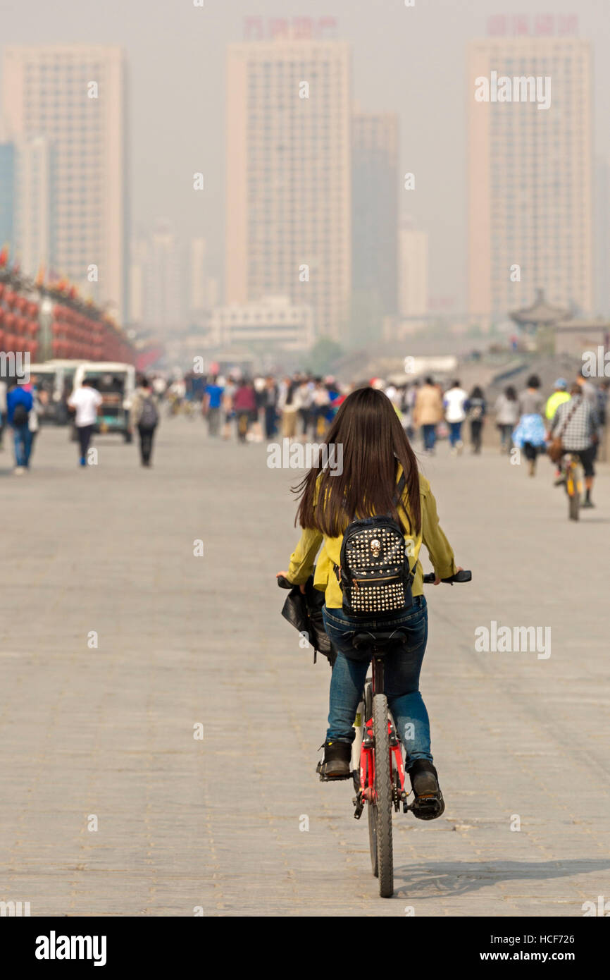 Tourists and bicycle on Xian city walls, Shaanxi, China Stock Photo - Alamy