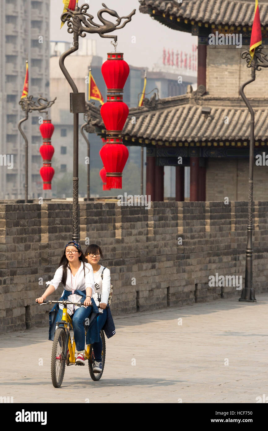 Tourists and bicycle on Xian city walls, Shaanxi, China Stock Photo - Alamy
