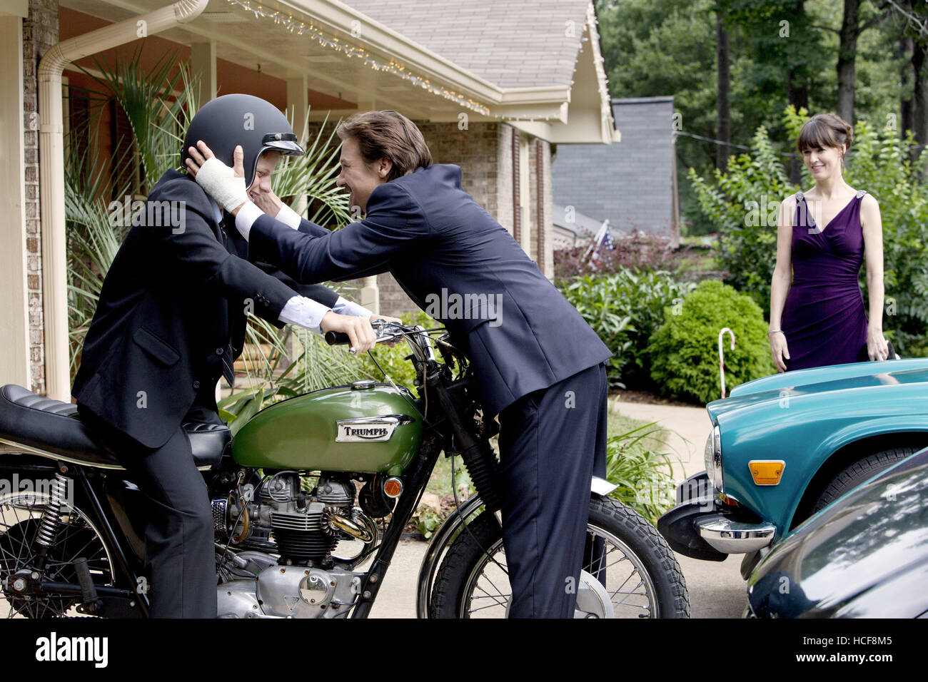 KILL THE MESSENGER, from left: Lucas Hedges, Jeremy Renner, Rosemarie ...