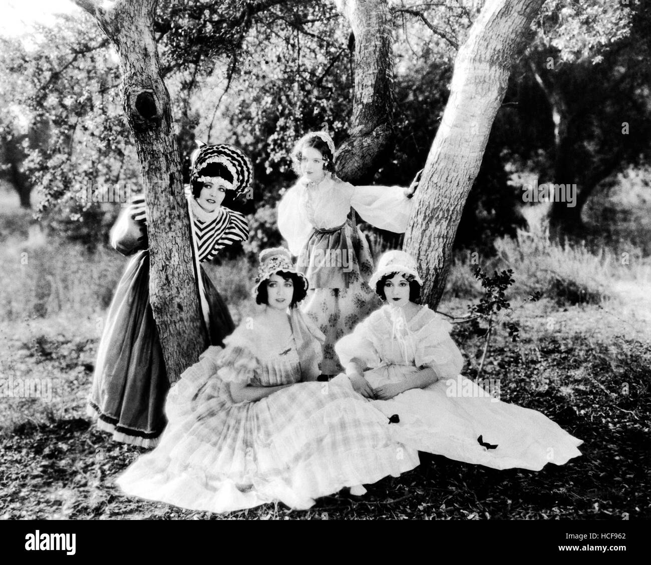 LA BOHEME, standing from left: Renee Adoree, Lillian Gish, 1926 Stock ...