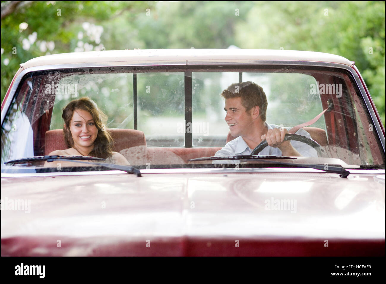THE LAST SONG, from left: Miley Cyrus, Liam Hemsworth, 2010. Ph: Sam ...