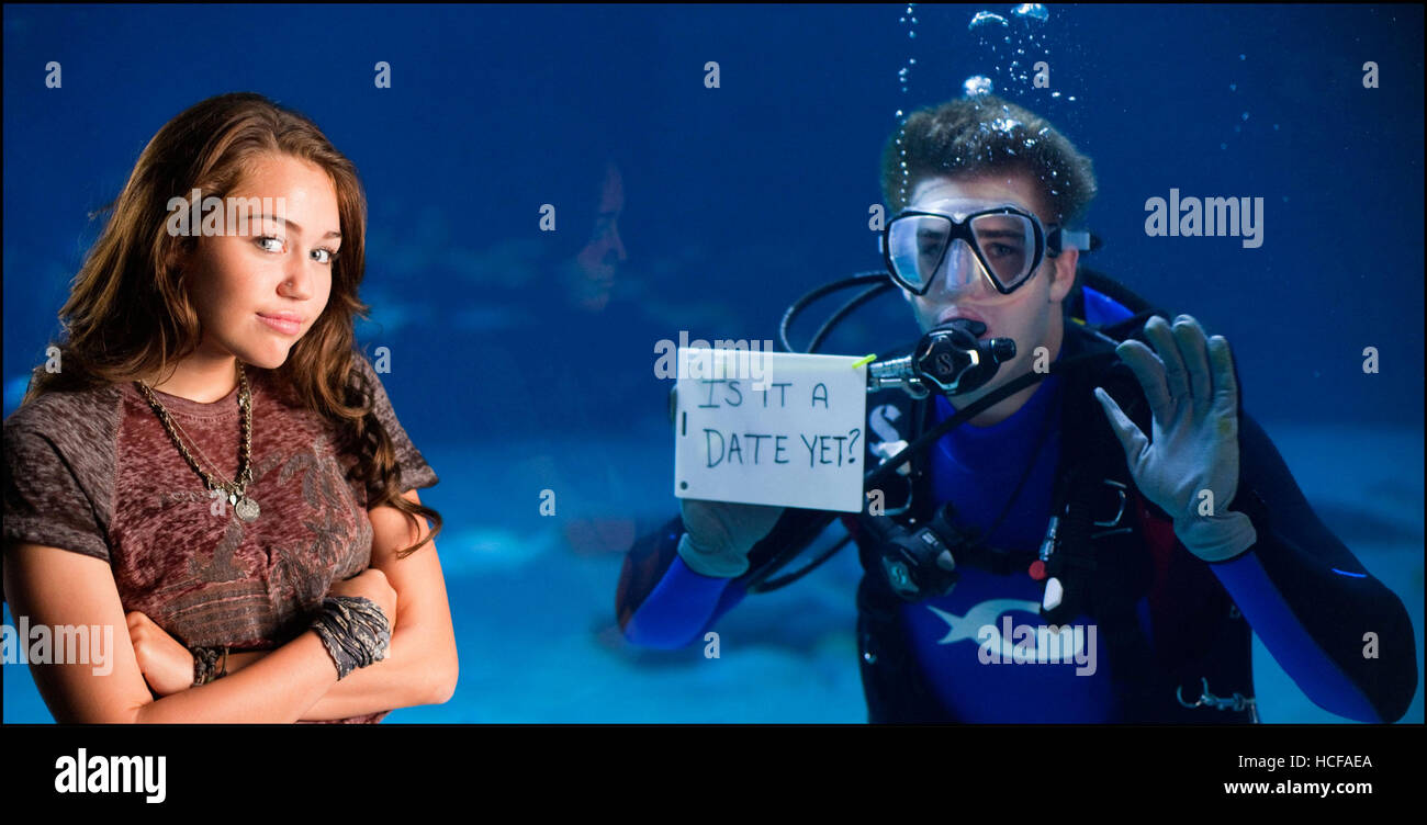 THE LAST SONG, from left: Miley Cyrus, Liam Hemsworth, 2010. Ph: Sam ...