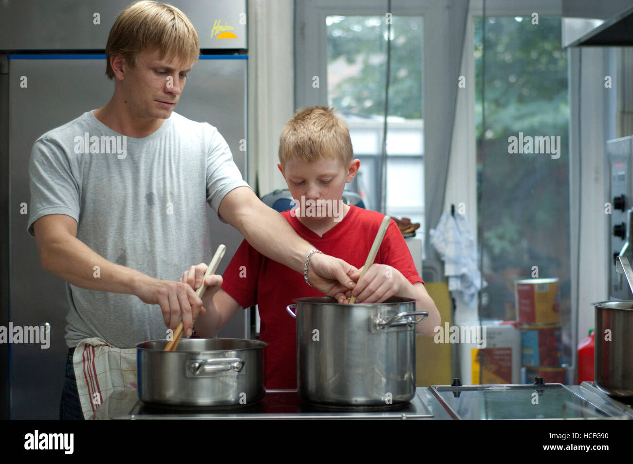THE KID WITH A BIKE, (aka LE GAMIN AU VELO), from left: Jeremie Renier ...