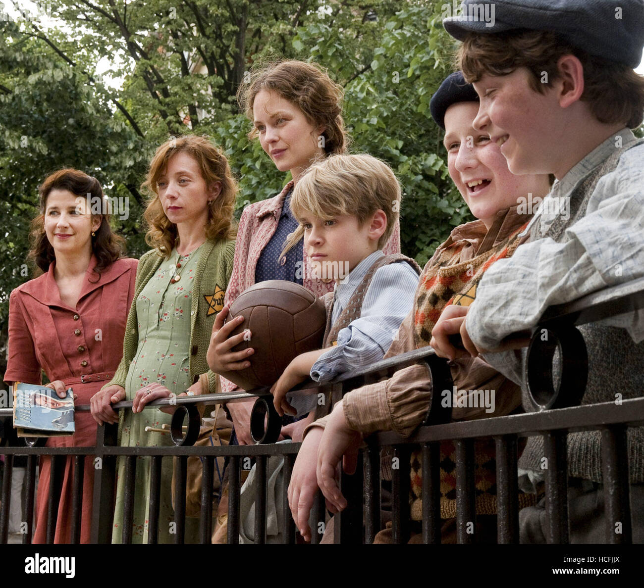 THE ROUND UP, (aka LA RAFLE.), Raphaelle Agogue (tallest, center), Hugo ...