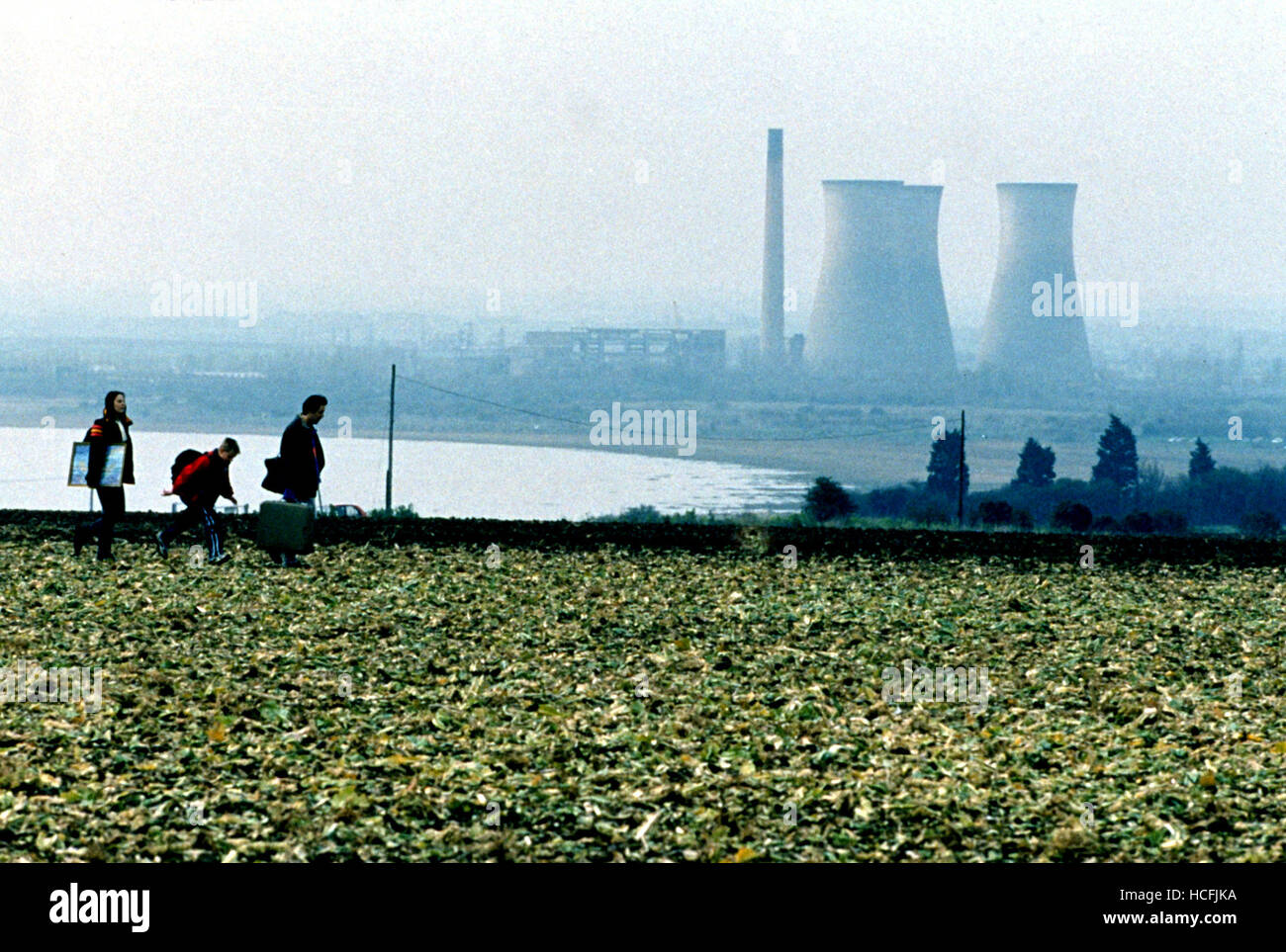 THE LAST RESORT, Dina Korzun, Artyom Strelnikov, Paddy Considine, 2000 ...