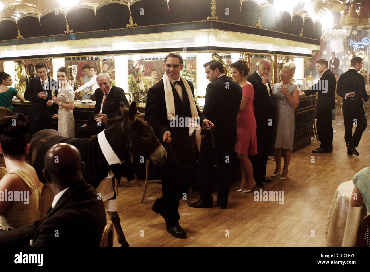 LEGEND, center: Tom Hardy, 2015. ph: Simon Mein/©Universal Pictures ...