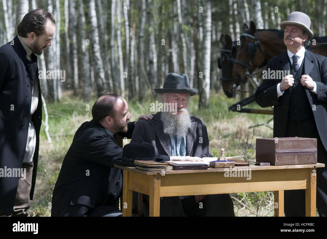THE LAST STATION, Paul Giamatti (left of center), Christopher Plummer ...