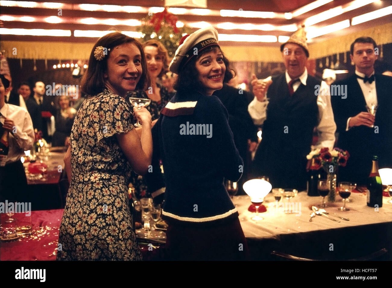 LA VIE EN ROSE, (aka LA MOME), Sylvie Testud (left), Marie-Armelle ...