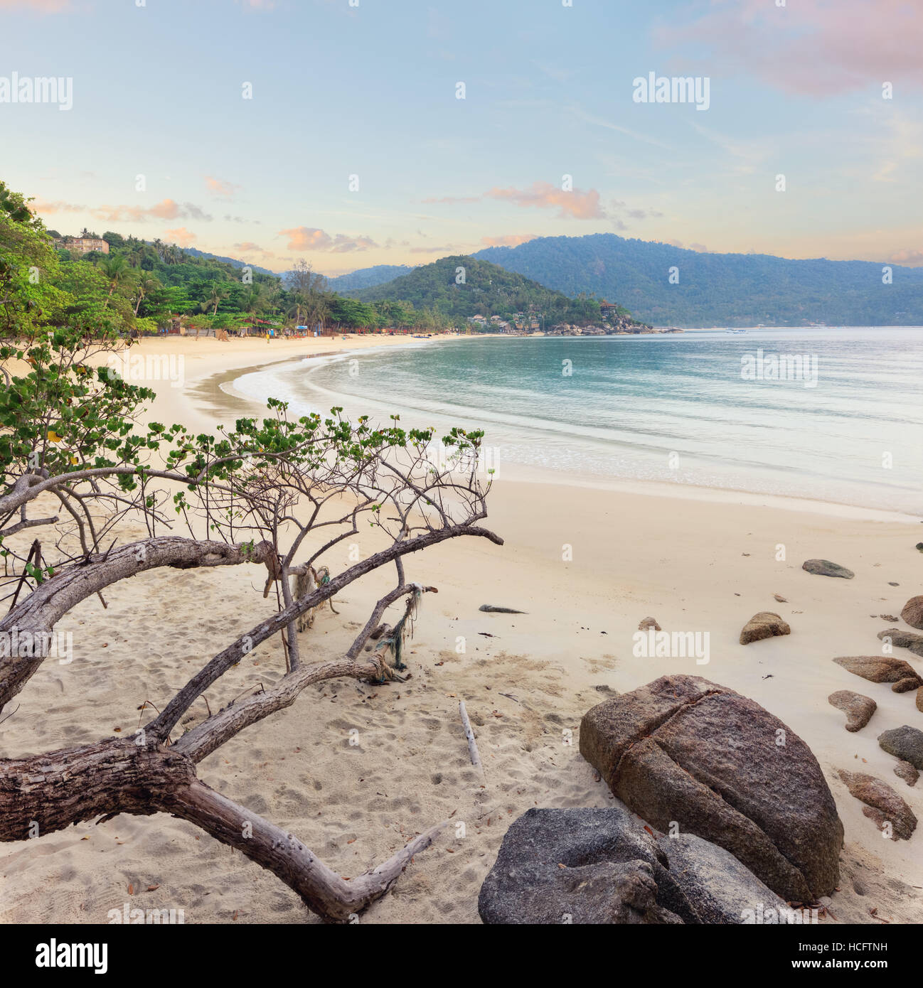 Rubble beach hi-res stock photography and images - Alamy