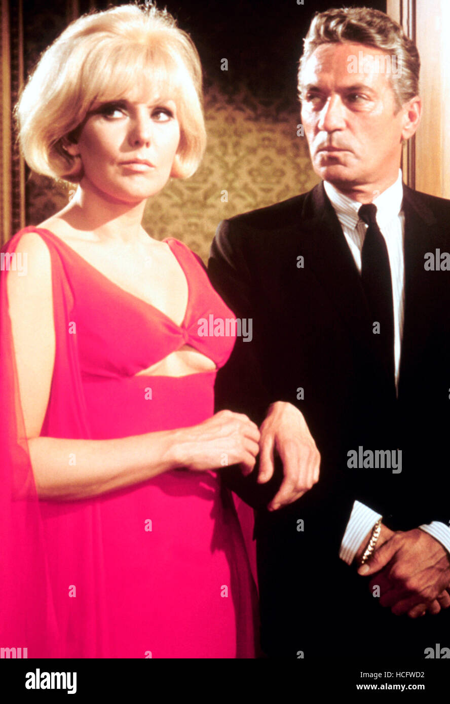 THE LEGEND OF LYLAH CLARE, from left: Kim Novak, Peter Finch, 1968 ...
