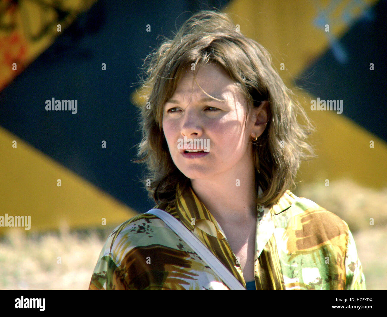LOOK BOTH WAYS, Justine Clarke, 2005 Stock Photo - Alamy