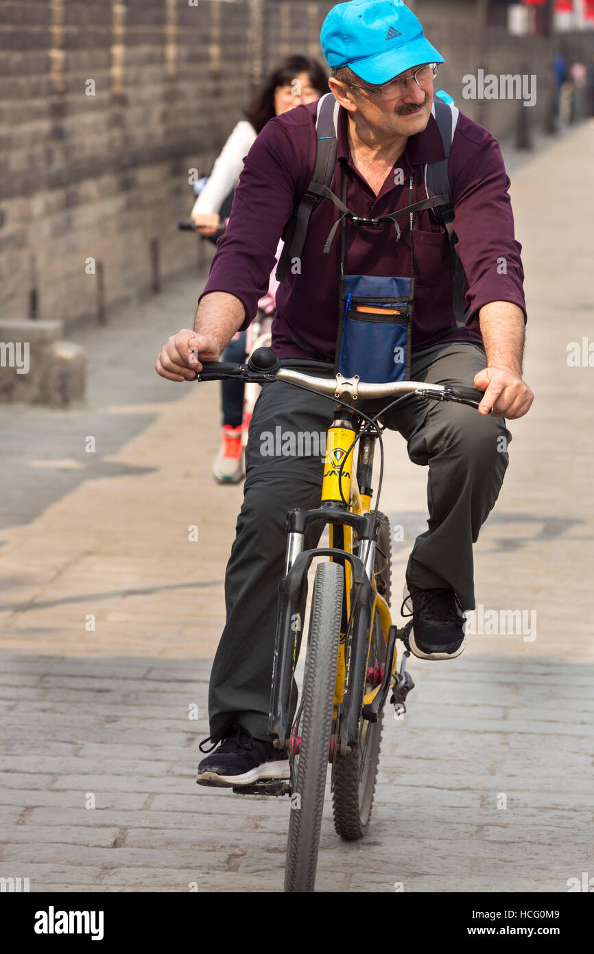 Tourist on bicycle on Xian city walls, Shaanxi, China Stock Photo - Alamy