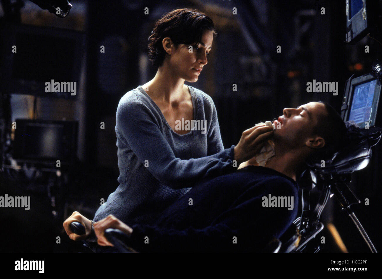 THE MATRIX, Carrie-Anne Moss, Keanu Reeves, 1999. (c) Warner Bros ...