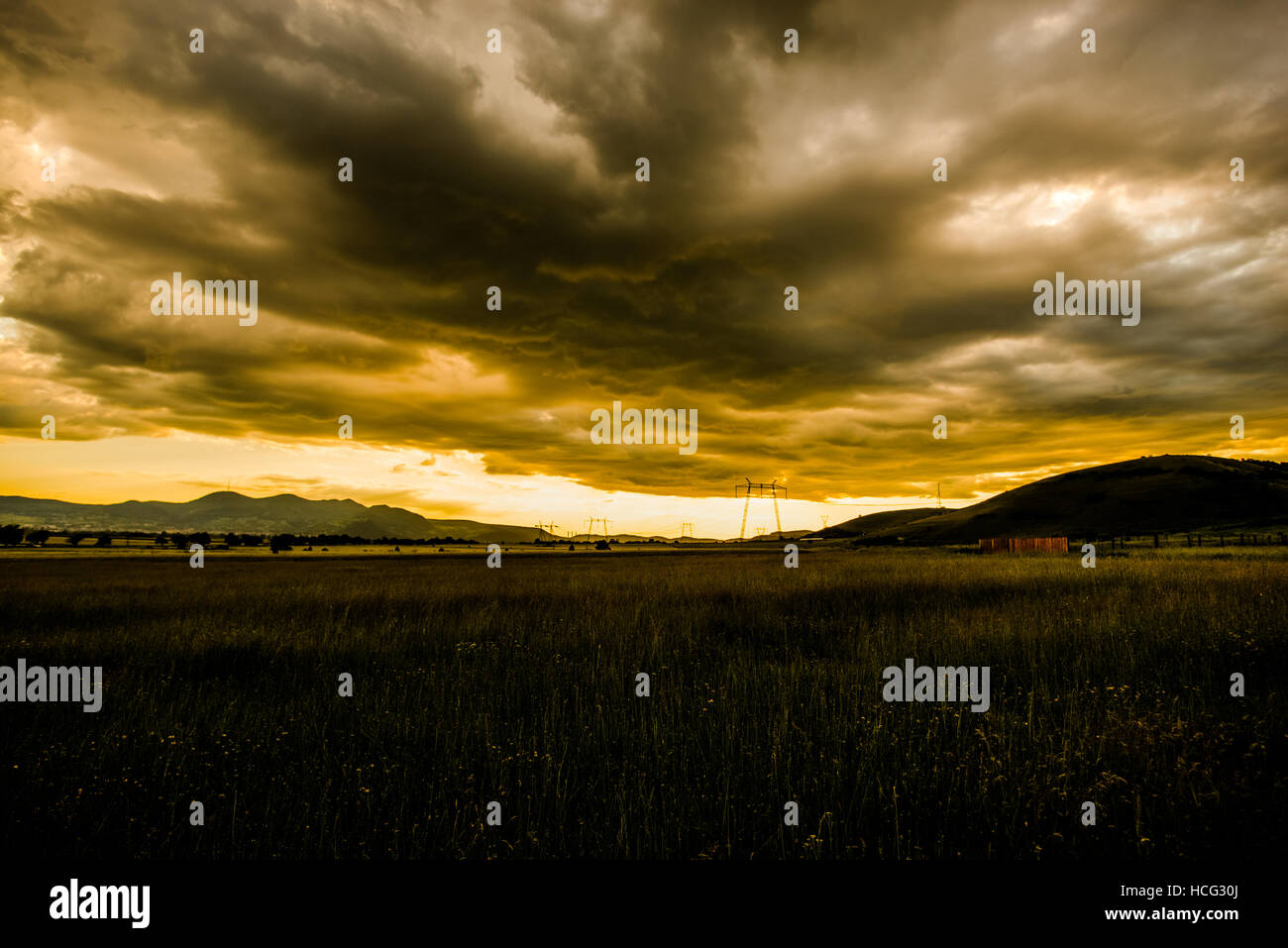 Dark field storm hi-res stock photography and images - Alamy