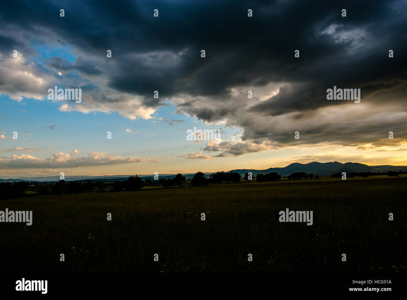 Dark field storm hi-res stock photography and images - Alamy