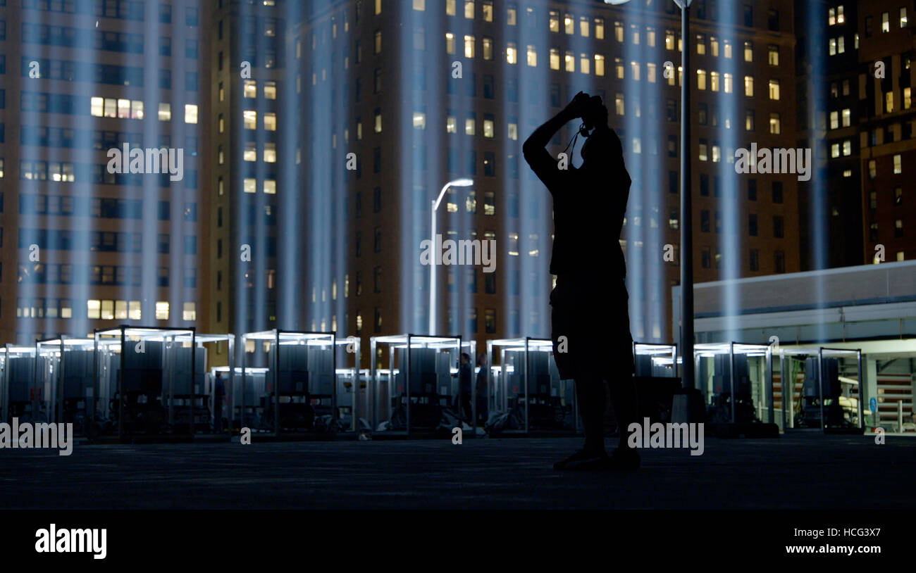 THE MESSENGER, In New York City, Dr. Andrew Farnsworth monitors the 911 ...