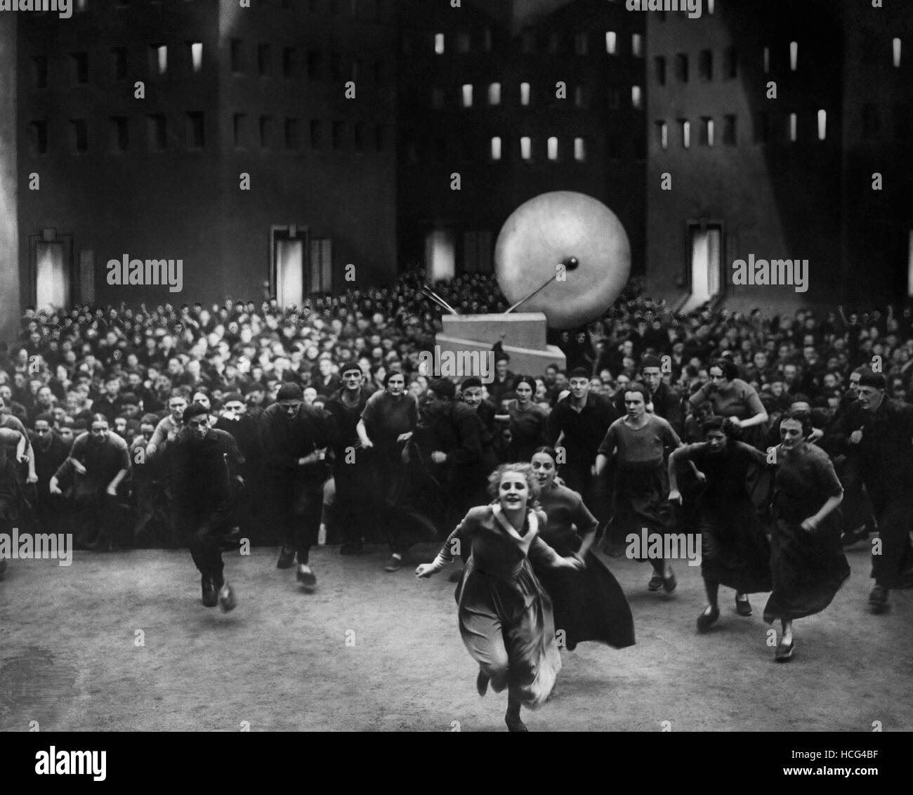 METROPOLIS, Brigitte Helm (front), 1927 Stock Photo - Alamy