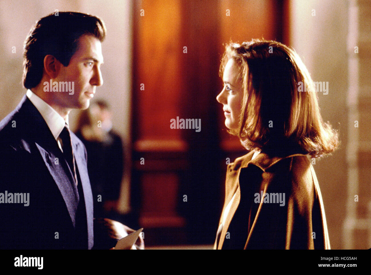 MIRACLE ON 34TH STREET, Dylan McDermott, Elizabeth Perkins, 1994. TM ...