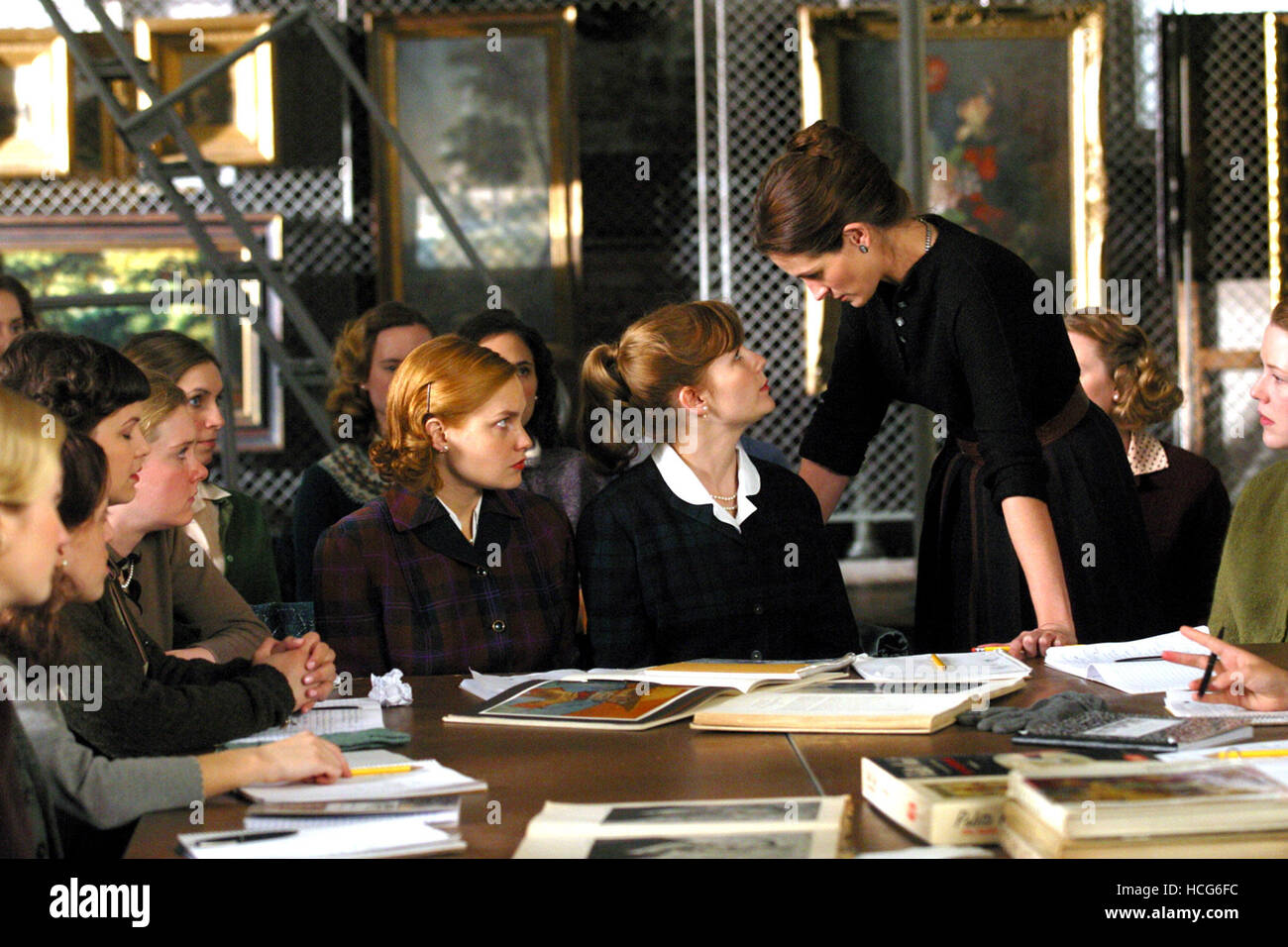 MONA LISA SMILE, Laura Allen, Kirsten Dunst, Julia Roberts, 2003, (c ...